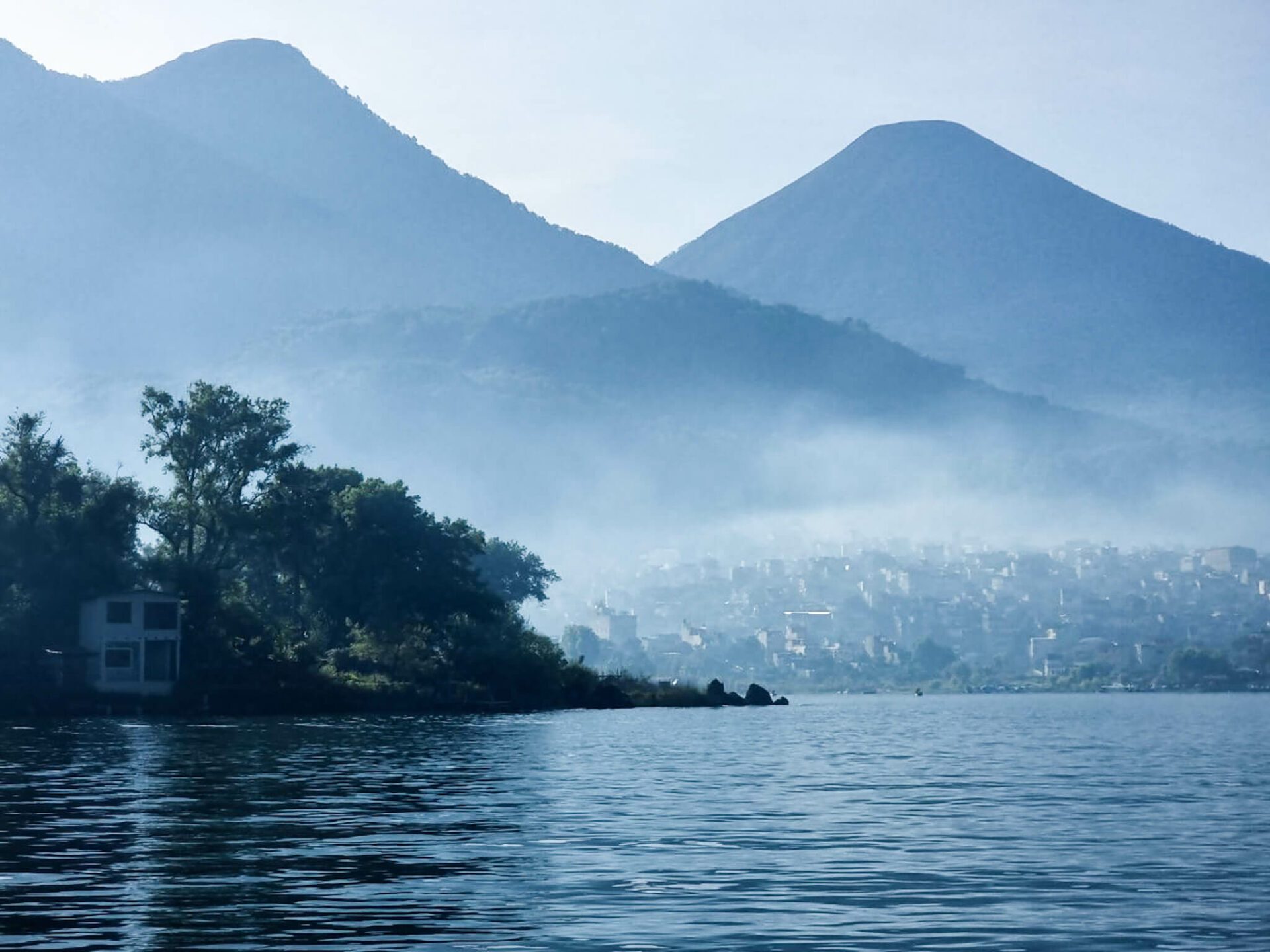 Visiter le lac Atitlán au Guatemala entre villages et volcans
